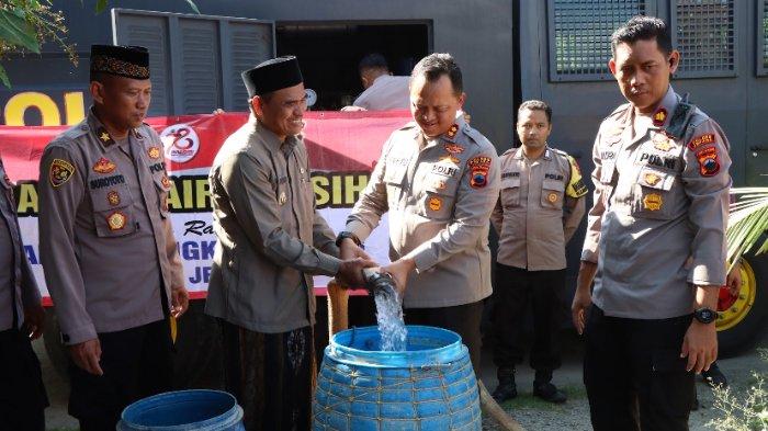 Polres Jepara Bantu Air Bersih Warga Terdampak Kekeringan - Tribunjateng.com