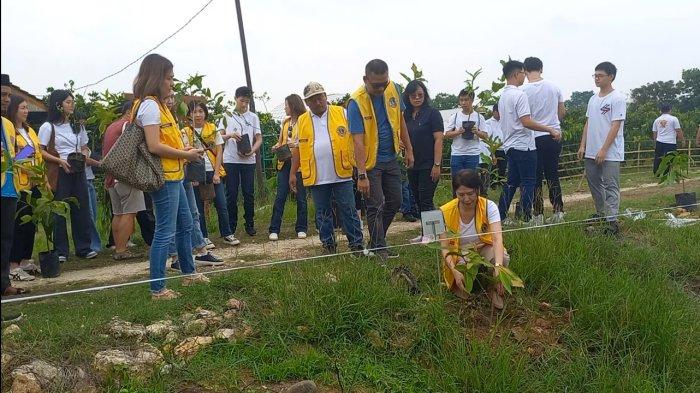 Puluhan Anggota Lions Club dan Leo Youth Semarang Tanam Pohon di Kebun ...