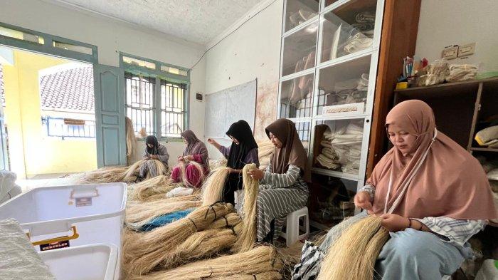 Melihat Pengolahan Serat Rami di Wonosobo Jadi Bahan Baku Tekstil ...