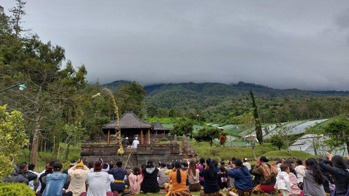 Umat Hindu Karanganyar Gelar Tawur Agung di Kawasan Candi Cetho ...