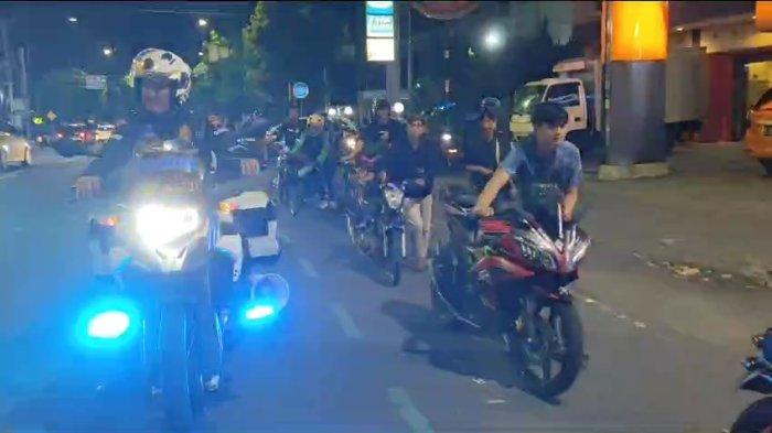 Nasib Pemotor Berknalpot Brong di Banyumas, Disuruh Dorong Motor 2 Kilometer saat Kena Razia ...