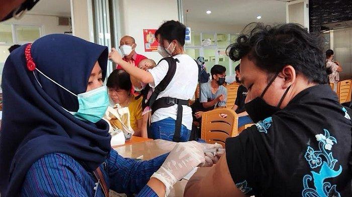 Warga di Lima Kelurahan di Semarang yang Ikut Vaksin Booster Baru 50 Persen. - Tribunjateng.com