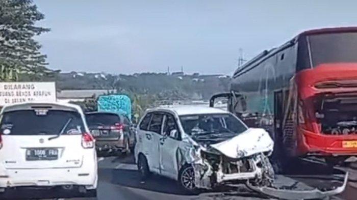BREAKING NEWS: Kecelakaan Beruntun Libatkan Bus, Truk Muatan Kimia dan Mobil Avanza di Tol ...