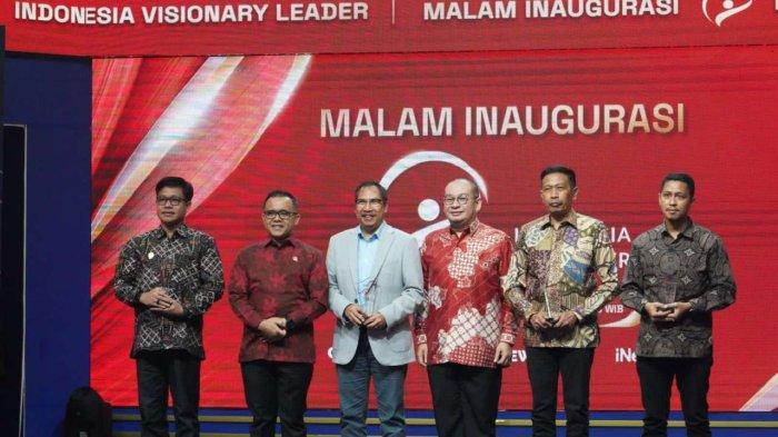 Rektor UMP Bersama Menteri Kelautan dan Perikanan Raih Penghargaan di ...