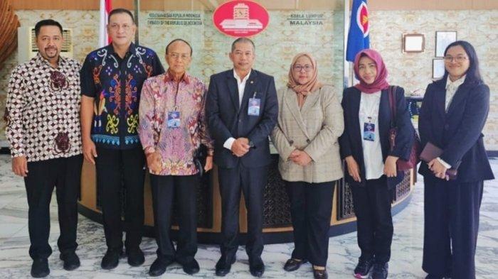 Kunjungan Rektor USM ke KBRI Malaysia: Kolaborasi Program Pengabdian untuk Pekerja Migran ...