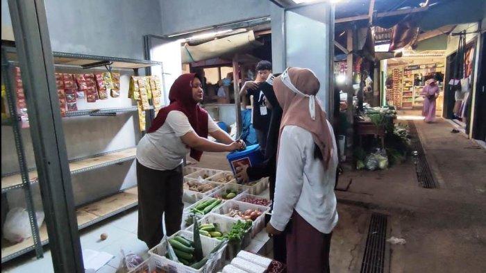 Relawan Gen Z Lazismu Pati Galang Dana untuk Palestina, Pedagang Pasar ...