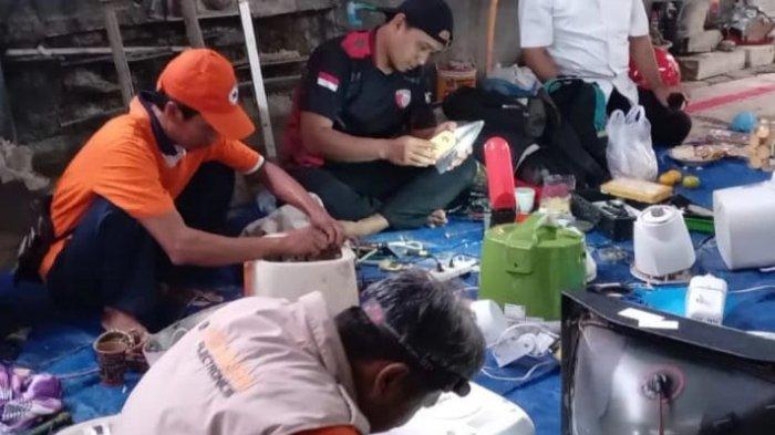 PKS Semarang Beri Layanan Servis Gratis Ratusan Elektronik Rusak Bagi Korban Banjir di Tembalang ...