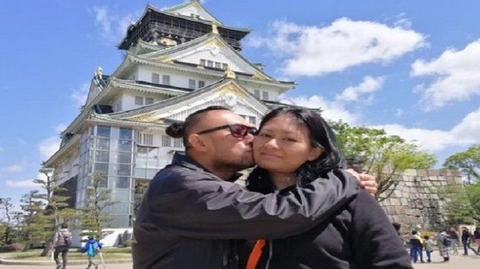 Profil Seruni Purnamasari Istri Ronal Surapradja Komedian Senior Isu ...