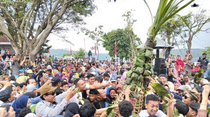 Dari Kirab hingga Sego Kethek: Mengintip Keunikan Tradisi Tahunan di ...