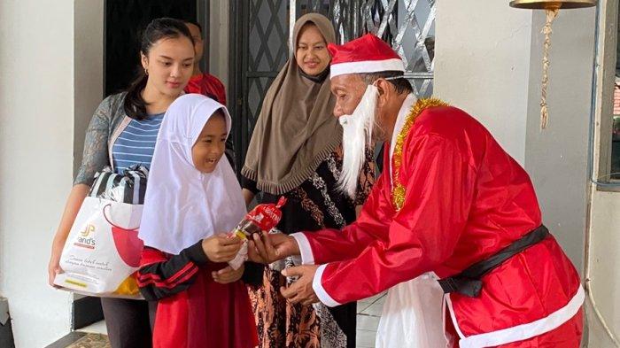 Santa Claus Bagi-bagi Permen di Lapas Kelas I Semarang, Tersedia Juga ...