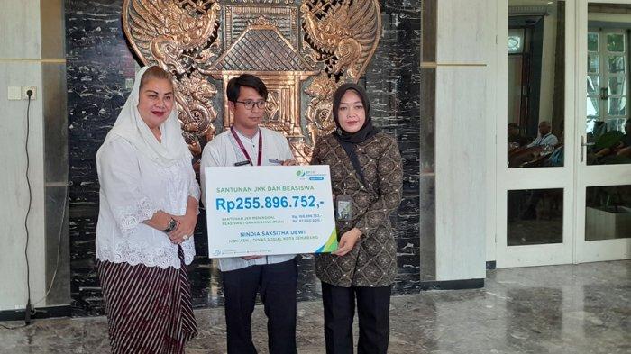 Pemkot Semarang dan BPJS Ketenagakerjaan Serahkan Klaim Jaminan ... Pemkot Semarang dan BPJS Ketenagakerjaan Serahkan Klaim Jaminan ...