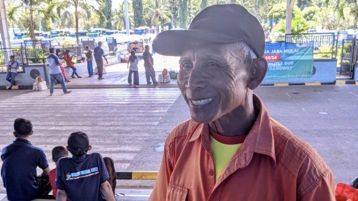 Kisah Saripudin, 30 Tahun Menjadi Porter Pelabuhan Makin Sulit Kerja ...