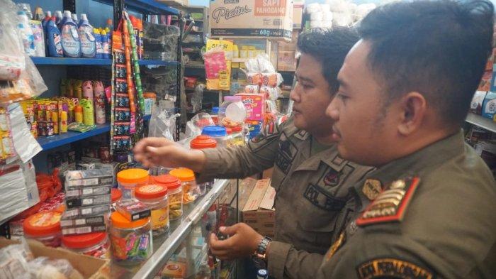 Tim Gabungan Cukai, Sita 700 Batang Rokok Ilegal di Toko Kelontong Kota Pekalongan ...