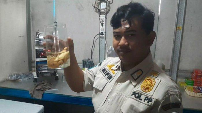 Satpol PP Temukan Penjualan Es Moni Campuran Arak di Kawasan Buyaran ...