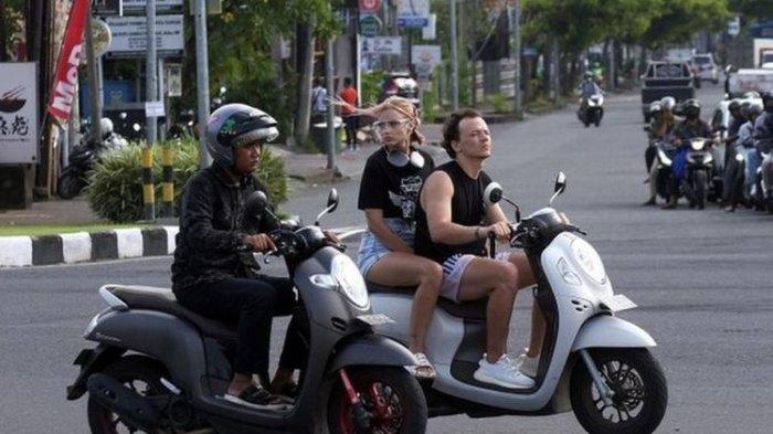 Banyak Langgar Peraturan Lalu Lintas, Wisatawan Mancanegara Dilarang Sewa Sepeda Motor ...