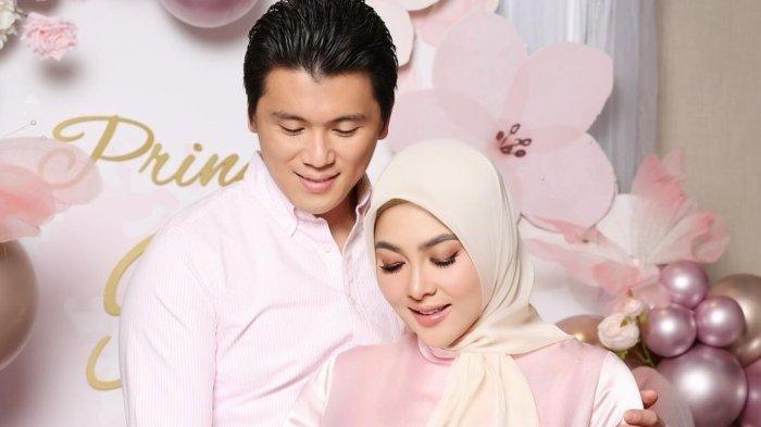 Selamat Datang Princess R! Syahrini dan Reino Barack Umumkan Inisial ...