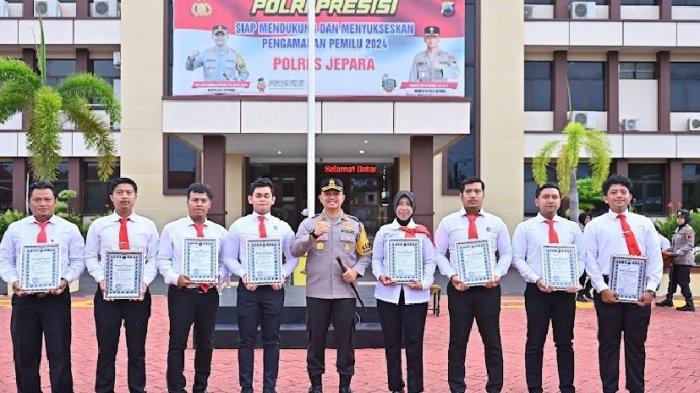 Momen HUT Korpri, Kapolres Jepara Beri Penghargaan Kepada Puluhan Personel Berprestasi ...