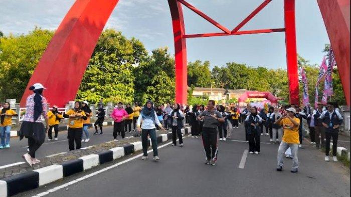 Kemeriahan Perayaan Hari Ibu Digelar di CFD Jembatan Sikatak Tembalang ...