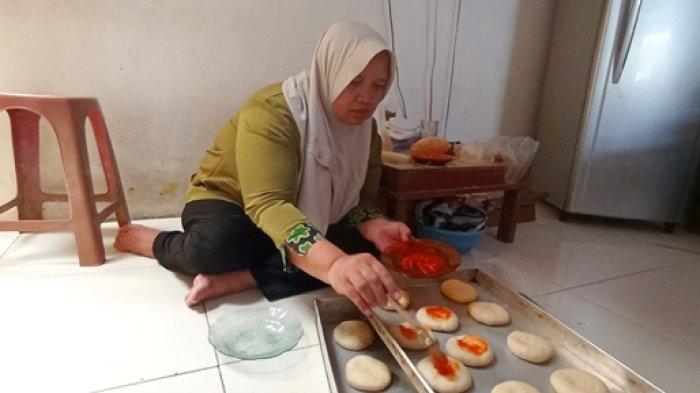 Sosok Wardanti Ningsih, Disabilitas Wonosobo Gagas Bisnis Kue Kering ...