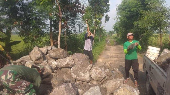 Mbah Paimin Sosok Pembelah Batu Dalam TMMD Reg Ke- 119 KODIM/Sragen ...