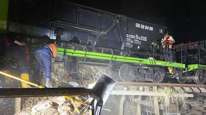 Upaya KAI Perbaiki Jalur Kereta Api Rusak Imbas Banjir Grobogan: Kami ...