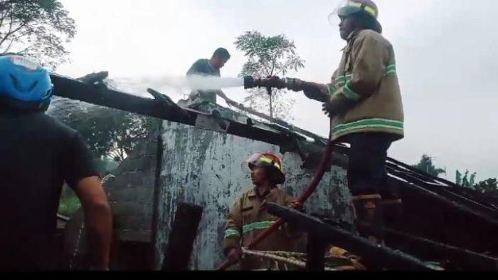 Diduga Korsleting Listrik, Sebuah Rumah Hunian di Dusun Sendangsari Wonosobo Ludes Terbakar ...