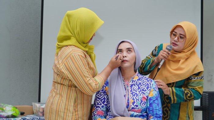 TP PKK Kota Pekalongan Bekali Keterampilan Tata Rias untuk Para Ibu ...