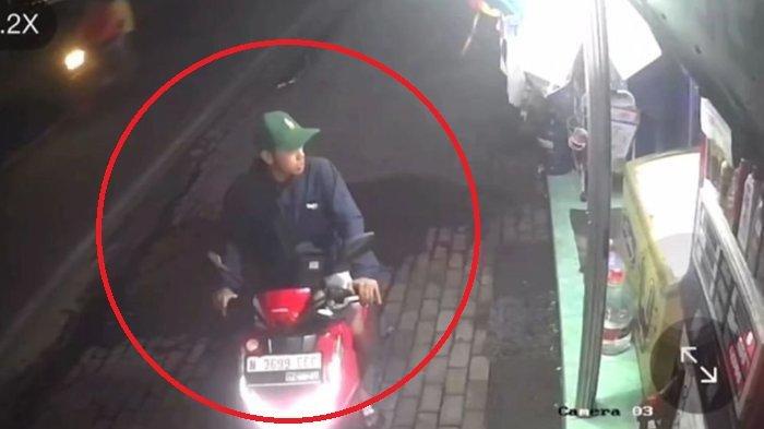 Viral Pencuri Rokok Terekam Kamera CCTV Saat Beraksi Pakai Motor ...