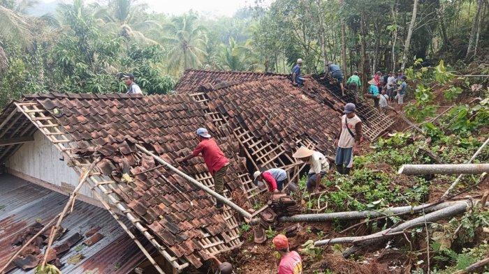Hujan Lebat Picu Longsor di Sejumlah Titik di Kabupaten Wonosobo dalam Dua Hari Terakhir ...