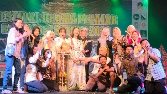 Teater Zigot SMAN 1 Batang Raih Juara Umum Pada Ajang Festival Drama Pelajar 2023 - Tribunjateng.com