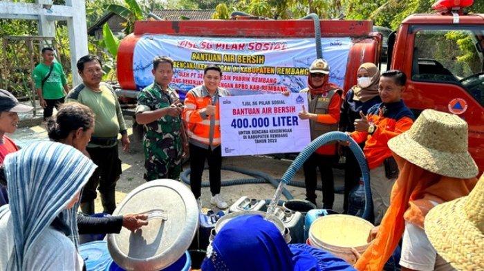 Semen Gresik Gandeng BPBD Salurkan 400 Ribu Liter Air Bersih ke 14 Desa Se-Kabupaten Rembang ...