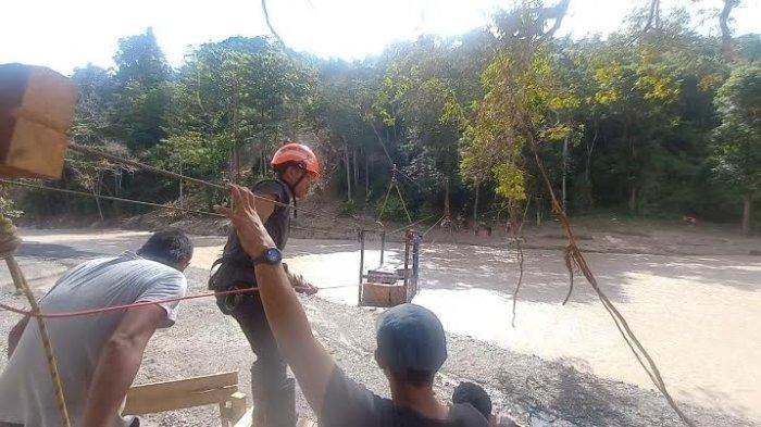 Begini Perjuangan Tim SAR Distribusikan Logistik untuk Korban Longsor dan Banjir Bandang di Luwu ...