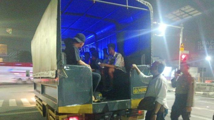 22 Anak Kecil Mabuk Miras Sambil Konvoi Malam Tahun Baru di Surabaya Ditangkap Polisi ...