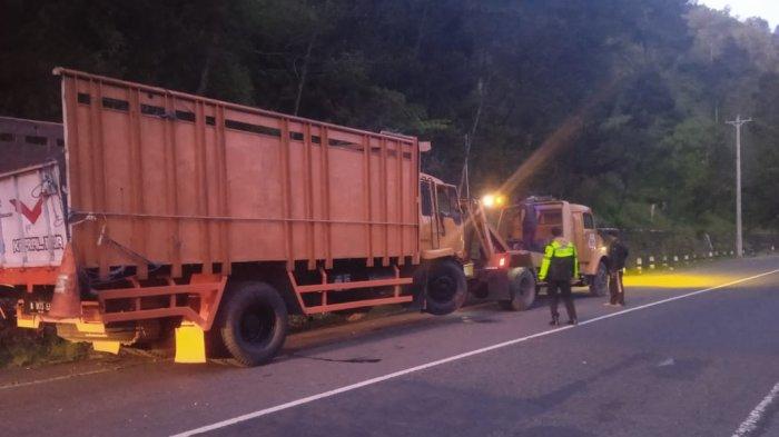 Kecelakaan Truk Fuso Tabrak Tebing di Jalan Tembus Tawangmangu Karanganyar, 1 Orang Tewas ...