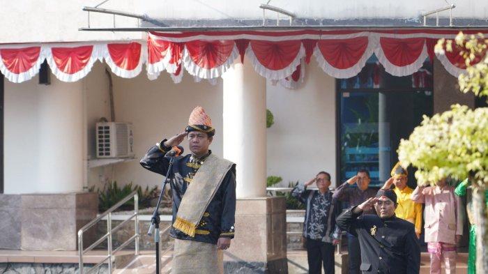 UMP Gelar Upacara HUT Kemerdekaan Ke-79 RI, Diikuti Mahasiswa Internasional dengan Pakaian Adat ...