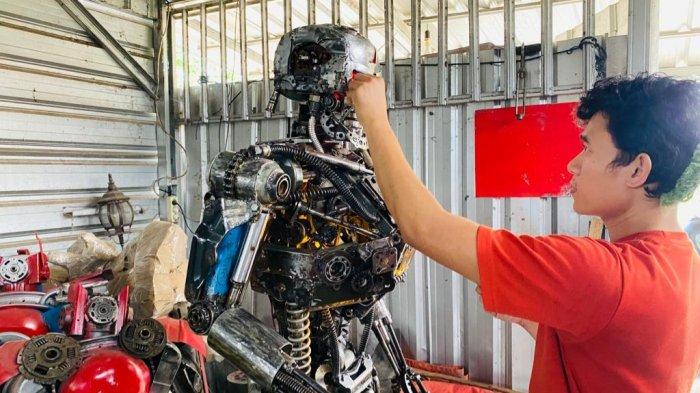 Bahan Baku Onderdil Bekas Menjadi Kendala Utama Umar Membuat Replika ...