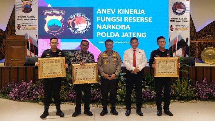 Ungkap Jaringan Narkoba, Bea Cukai Tanjung Emas Raih Penghargaan dari ... Ungkap Jaringan Narkoba, Bea Cukai Tanjung Emas Raih Penghargaan dari ...