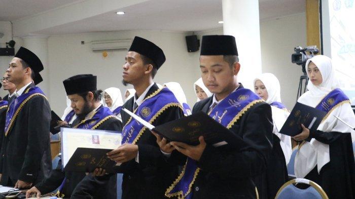 5 Wisudawan Cumlaude, Angkatan IV Mahad Al Imam Malik UMP ...