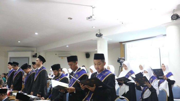5 Wisudawan Cumlaude, Angkatan IV Mahad Al Imam Malik UMP ...