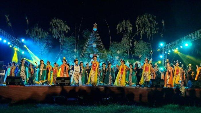 100 Penari Lengger Lanang Menari Bersama di Lapangan Pandak Baturraden ...