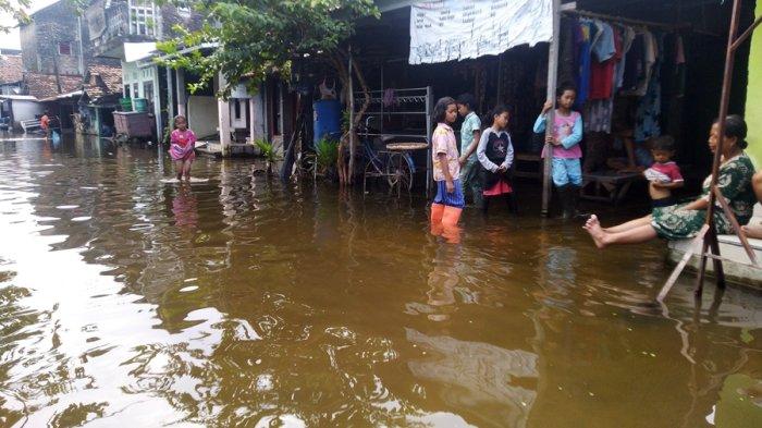 Cerita Warga Tanggulangin Kudus Hari Ini, Sudah 12 Hari Numpang Mandi, Rumah Masih Tergenang ...