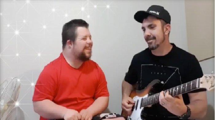 Kisah Guru Musik Robert Mullen Dedikasikan Hidup Bantu Difabel, Video ...