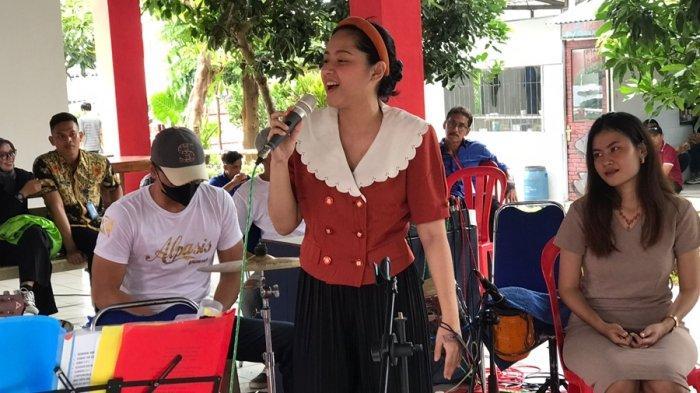 Cara Lain Napi Hibur Pengunjung Lapas Semarang, Alpasis Band Suguhkan ...