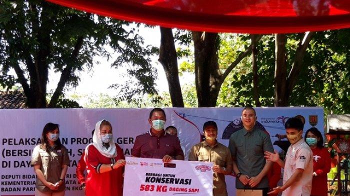 Irfan Hakim dan Komunitas Wildlife Figure Donasi 583 Kg Daging Sapi ke ...