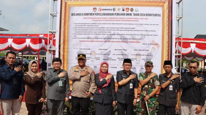 Pemkab Demak Gelar Apel Kesiapan Penyelenggaraan Pemilu 2024, Bupati: Jaga Kondusifitas Wilayah ...