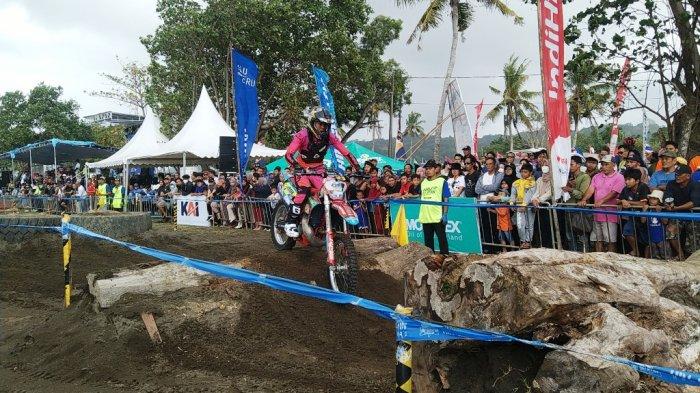 Ratusan Rider Taklukan Downtown Prologue dalam event Hiu Selatan Hard Enduro 2024 di Cilacap ...
