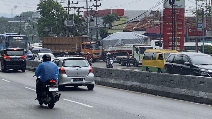 Antrean Kendaraan di 2 SPBU Jalur Semarang-Solo Mengular Hingga Jalan ...