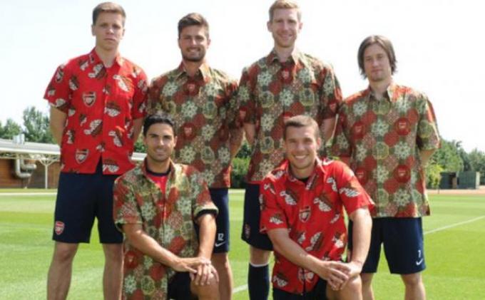 Keren, Pemain Arsenal Mengenakan Batik - Tribunjateng.com