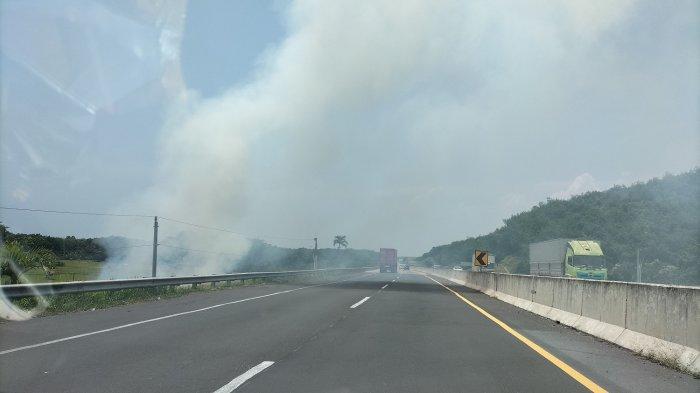 Masih Ada Asap Tebal, Ganggu Pengendara Lewat Jalan Tol Batang ...
