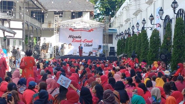 Emak-emak di Solo Kenakan Daster Serba Merah, Deklarasi Dukung Prabowo ...
